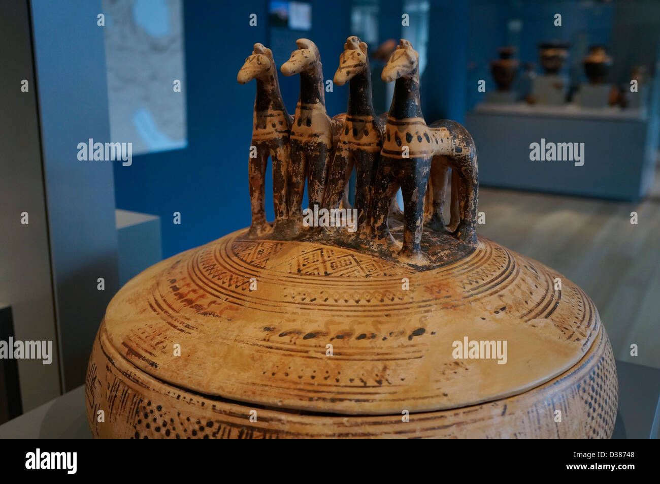 Terracotta pyxis hi-res stock photography and images - Alamy