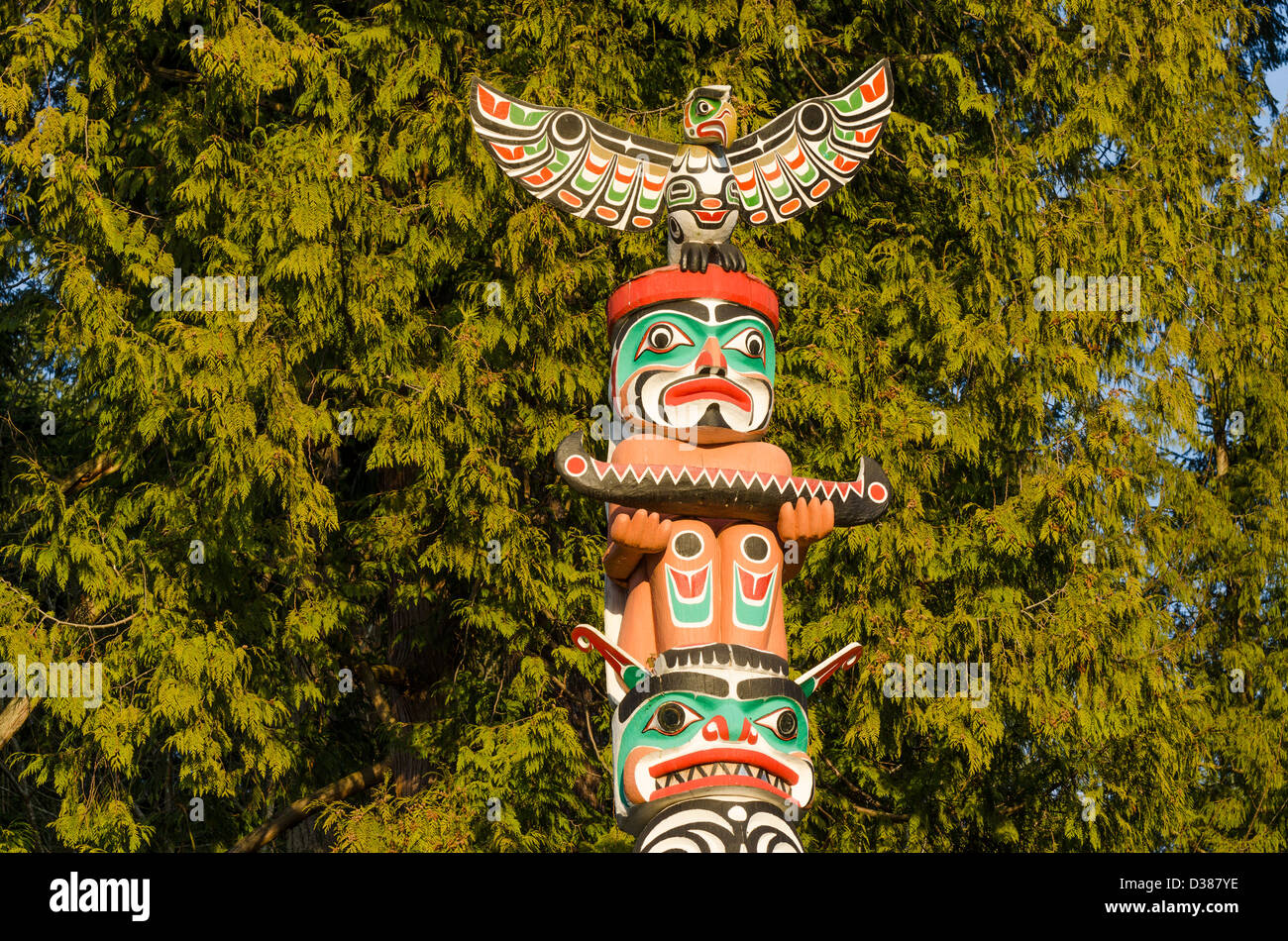 Stanley park totem pole vancouver hi-res stock photography and images ...
