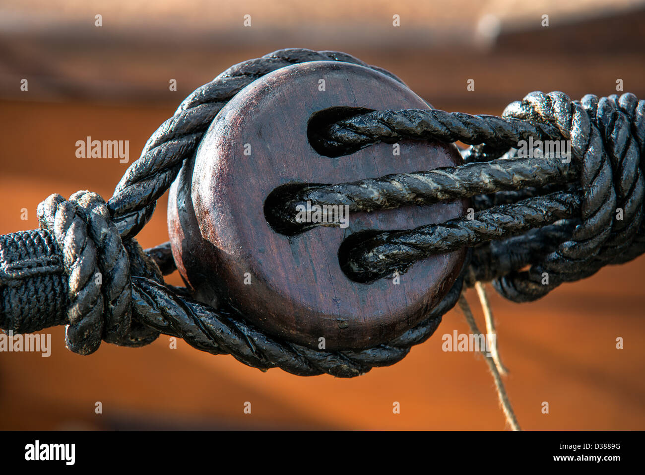 Block and tackle hi-res stock photography and images - Alamy