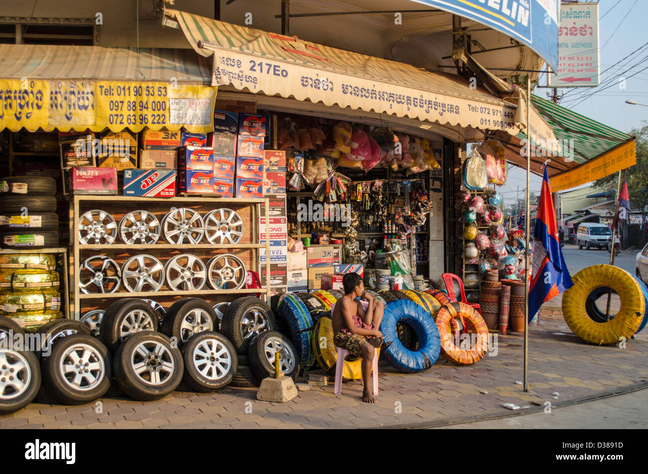 Small tire shop hi-res stock photography and images - Alamy