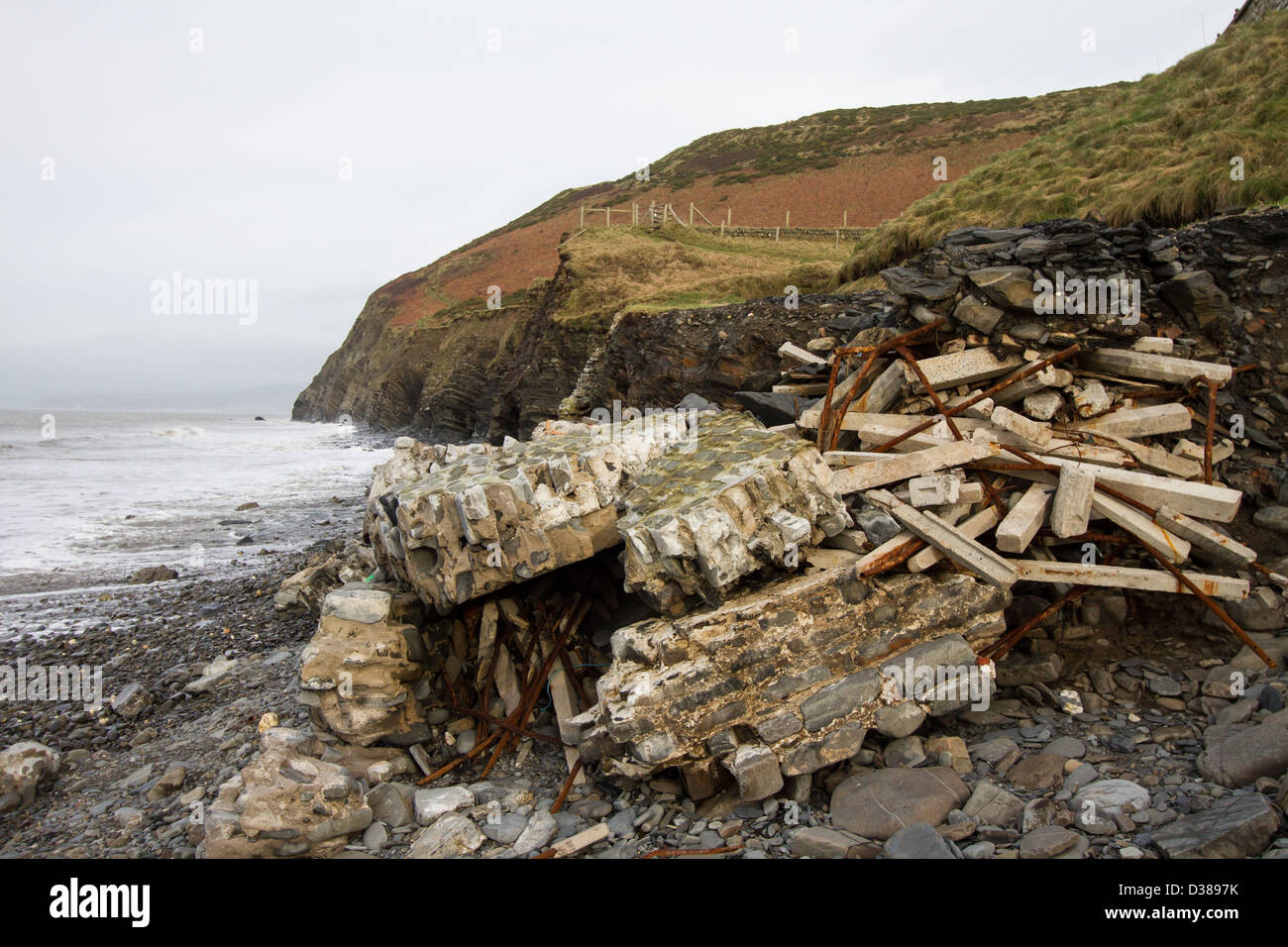 Broken sea defence wall Stock Photo - Alamy