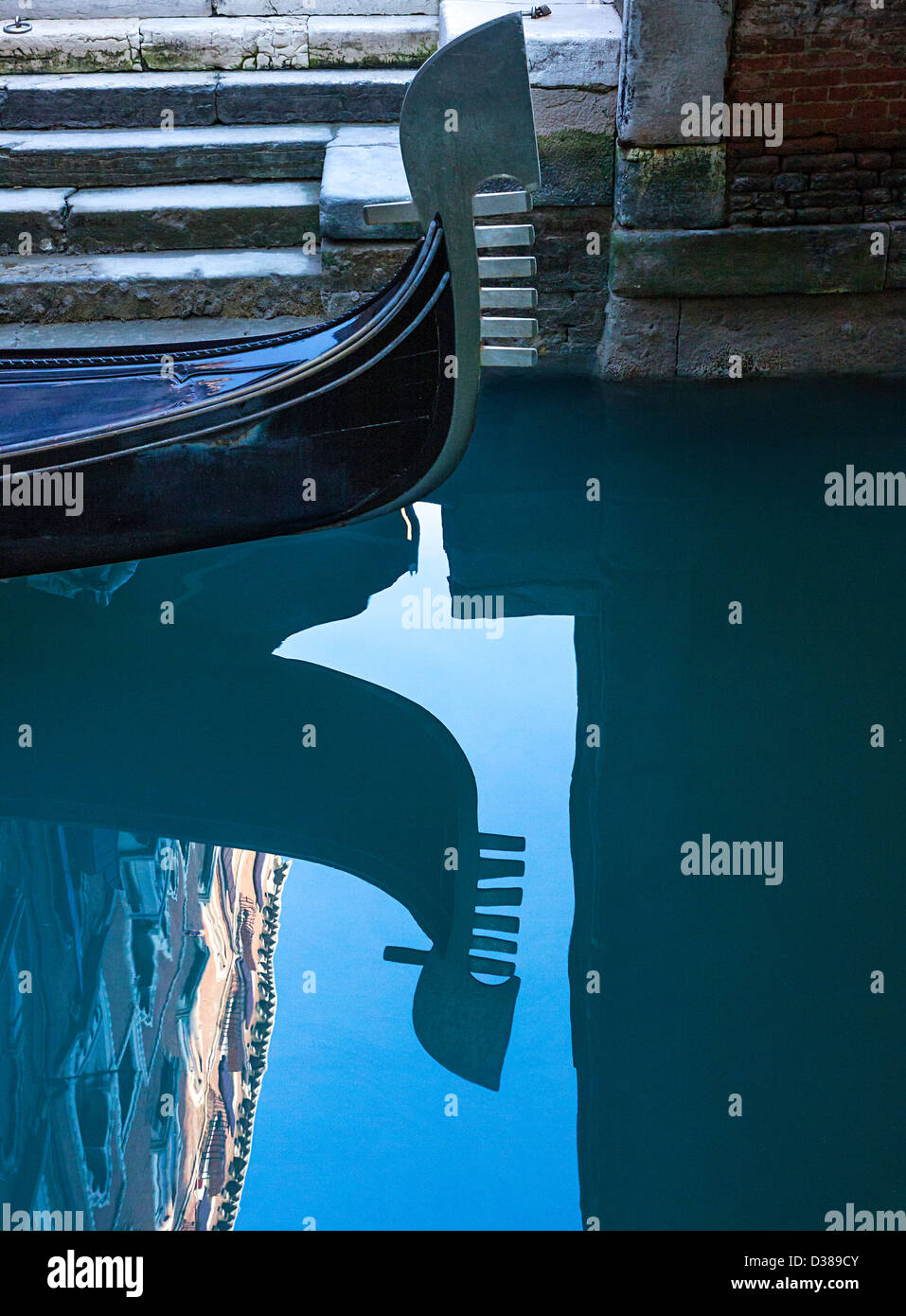 Gondola front hi-res stock photography and images - Alamy