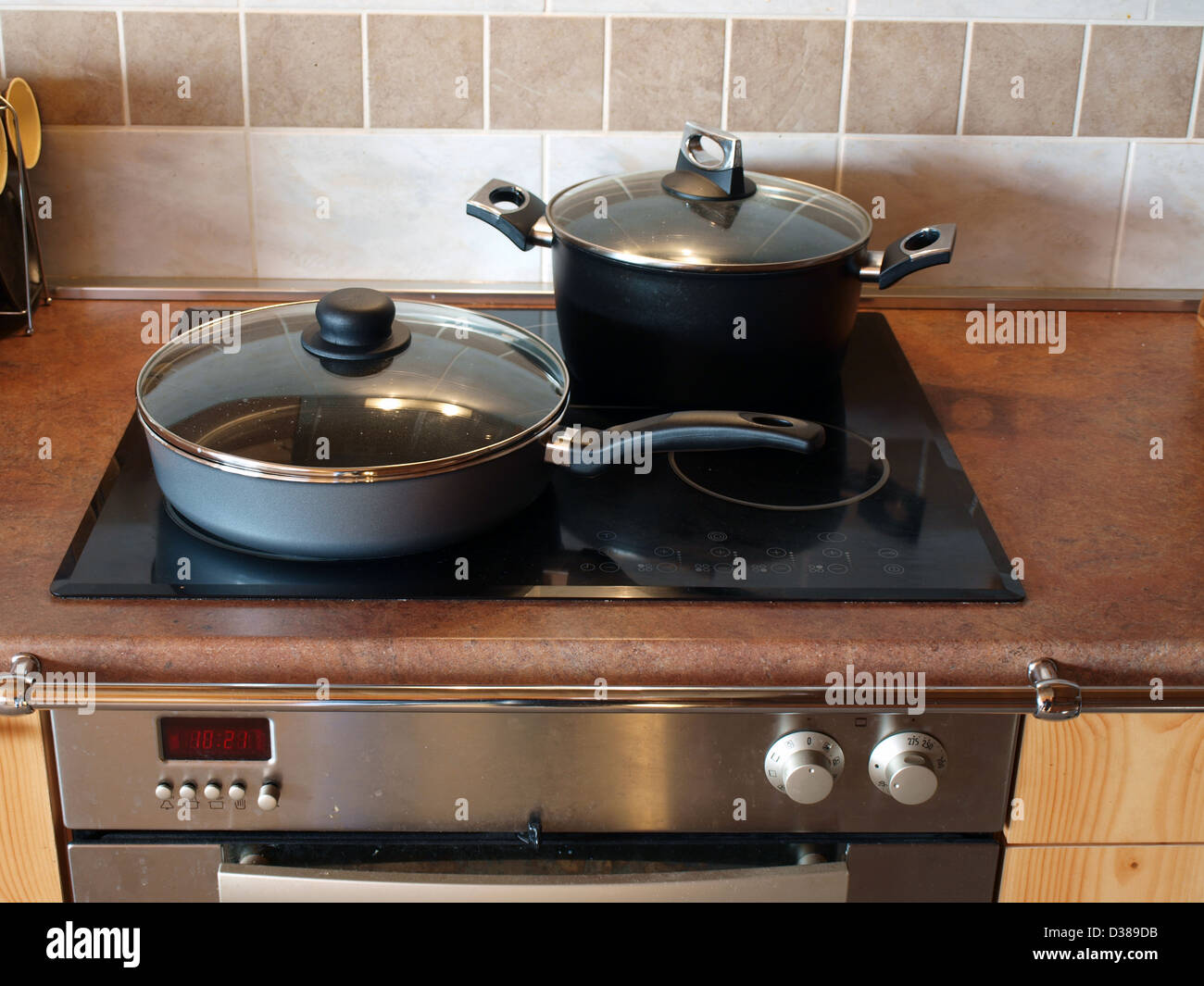 Modern electric stove hi-res stock photography and images - Alamy