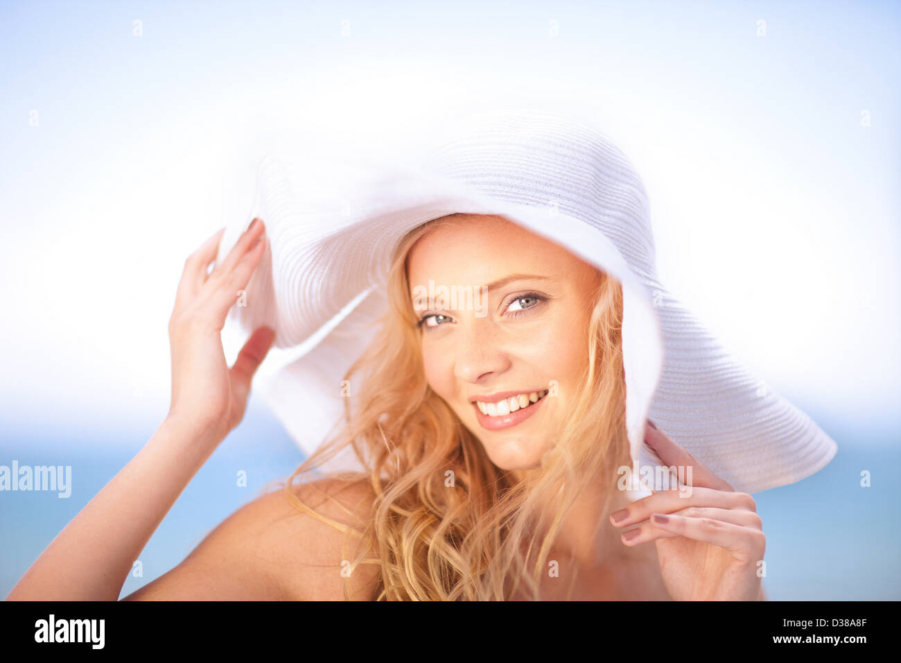Woman wearing floppy hat outdoors Stock Photo - Alamy