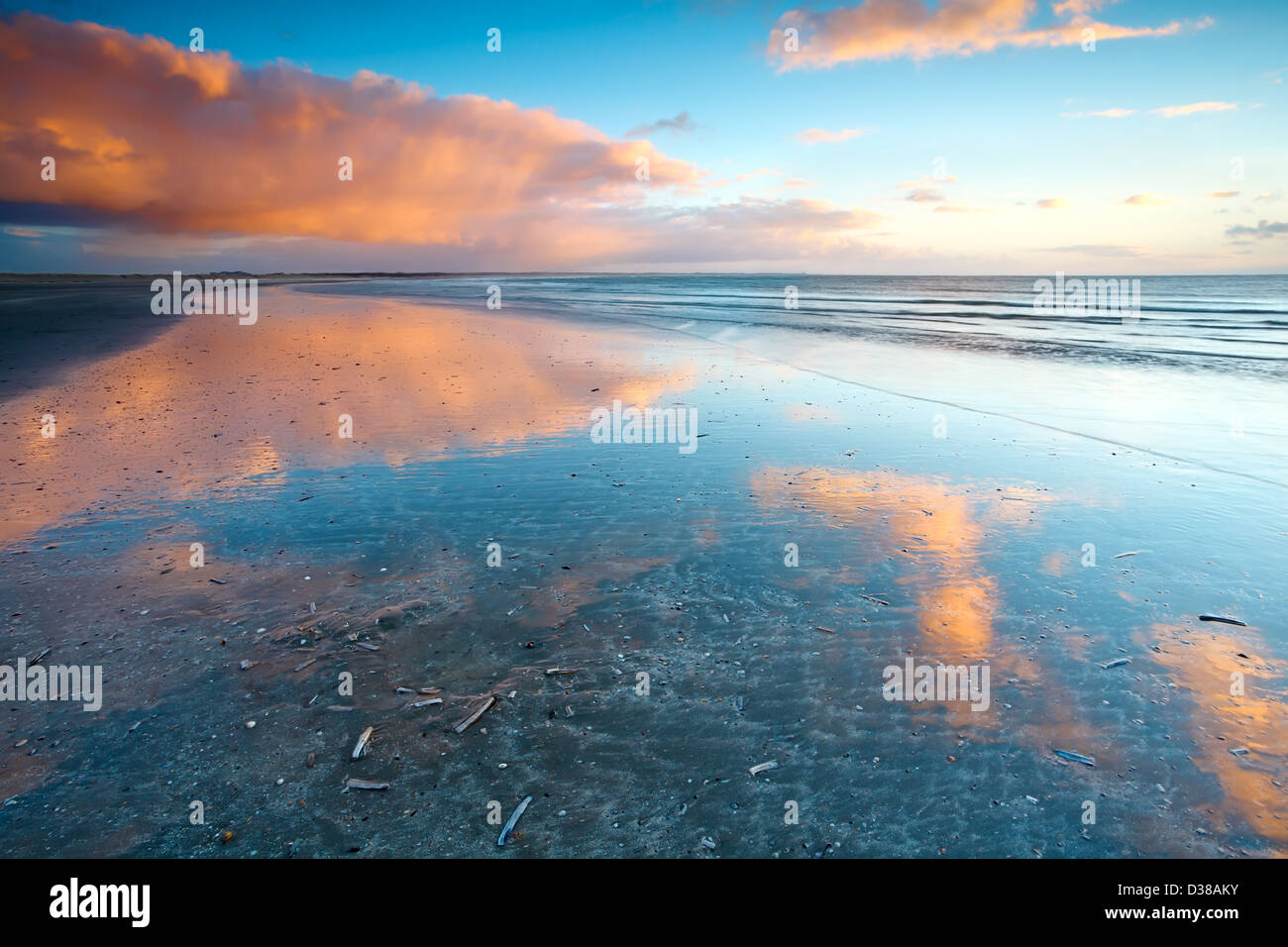 Reflections of sky in the sea hi-res stock photography and images - Alamy