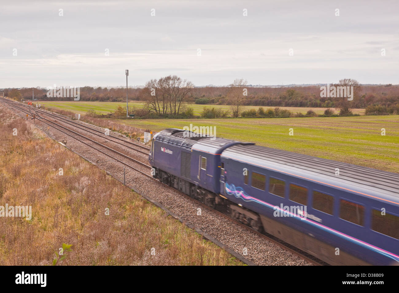 A HST intercity 125 speeds along the mainline between Swindon and ...