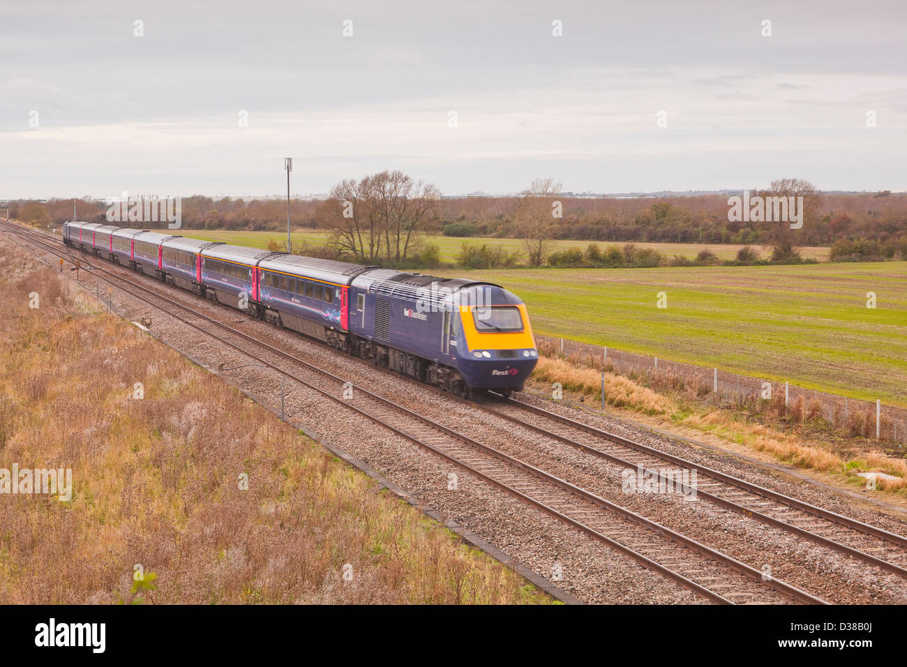 A HST intercity 125 speeds along the mainline between Swindon and ...