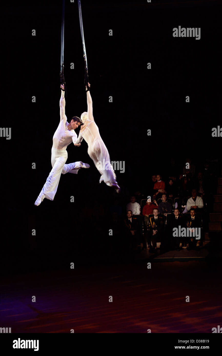 Female aerial trapeze acrobat hi-res stock photography and images - Alamy