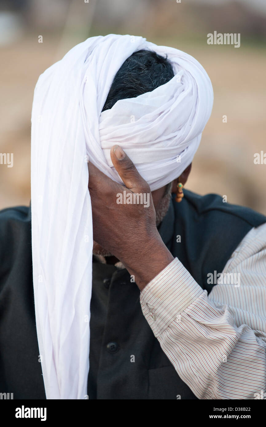 Indian Man make turban Stock Photo - Alamy