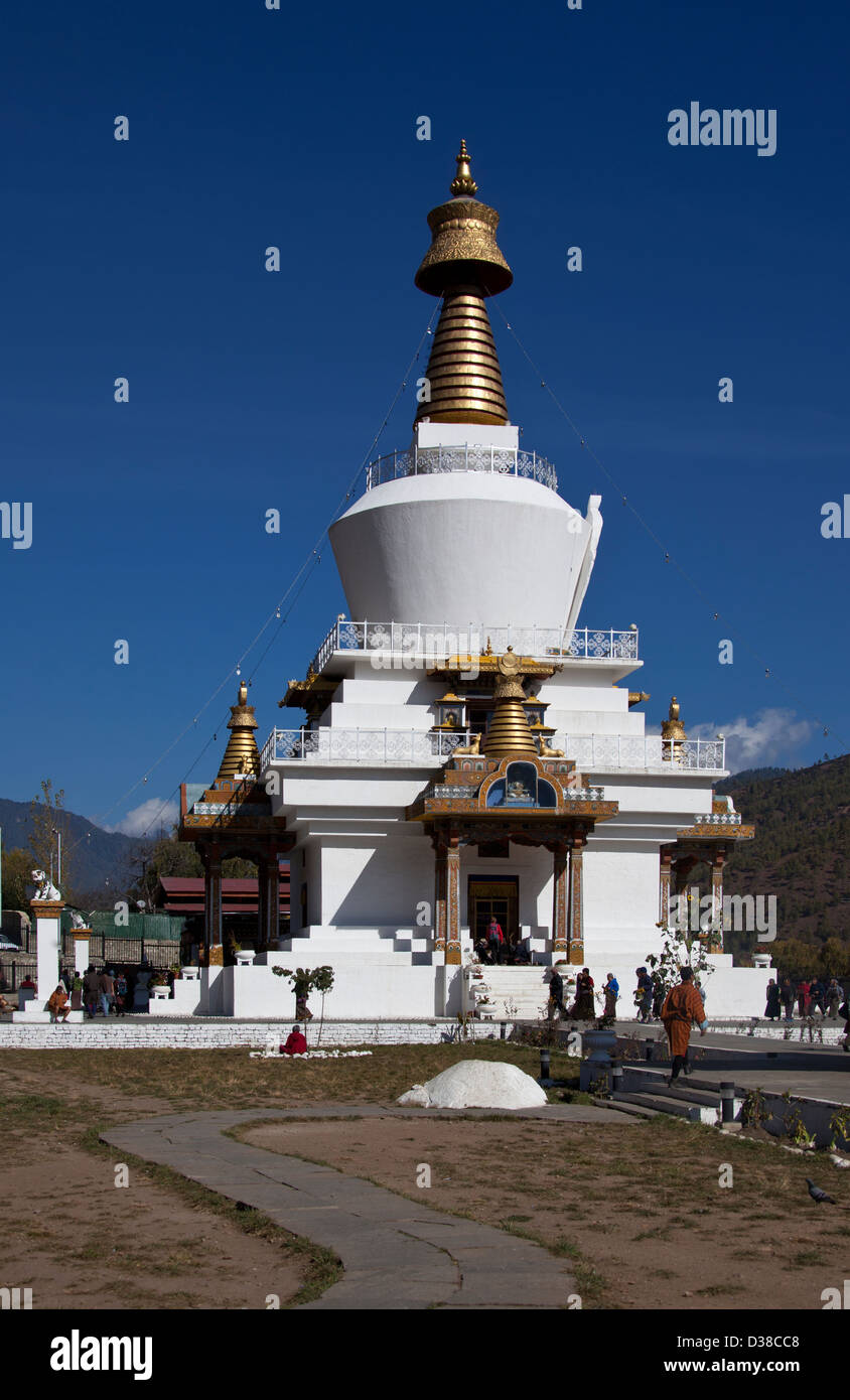 Bhutan himalaya buddhist chorten hi-res stock photography and images ...