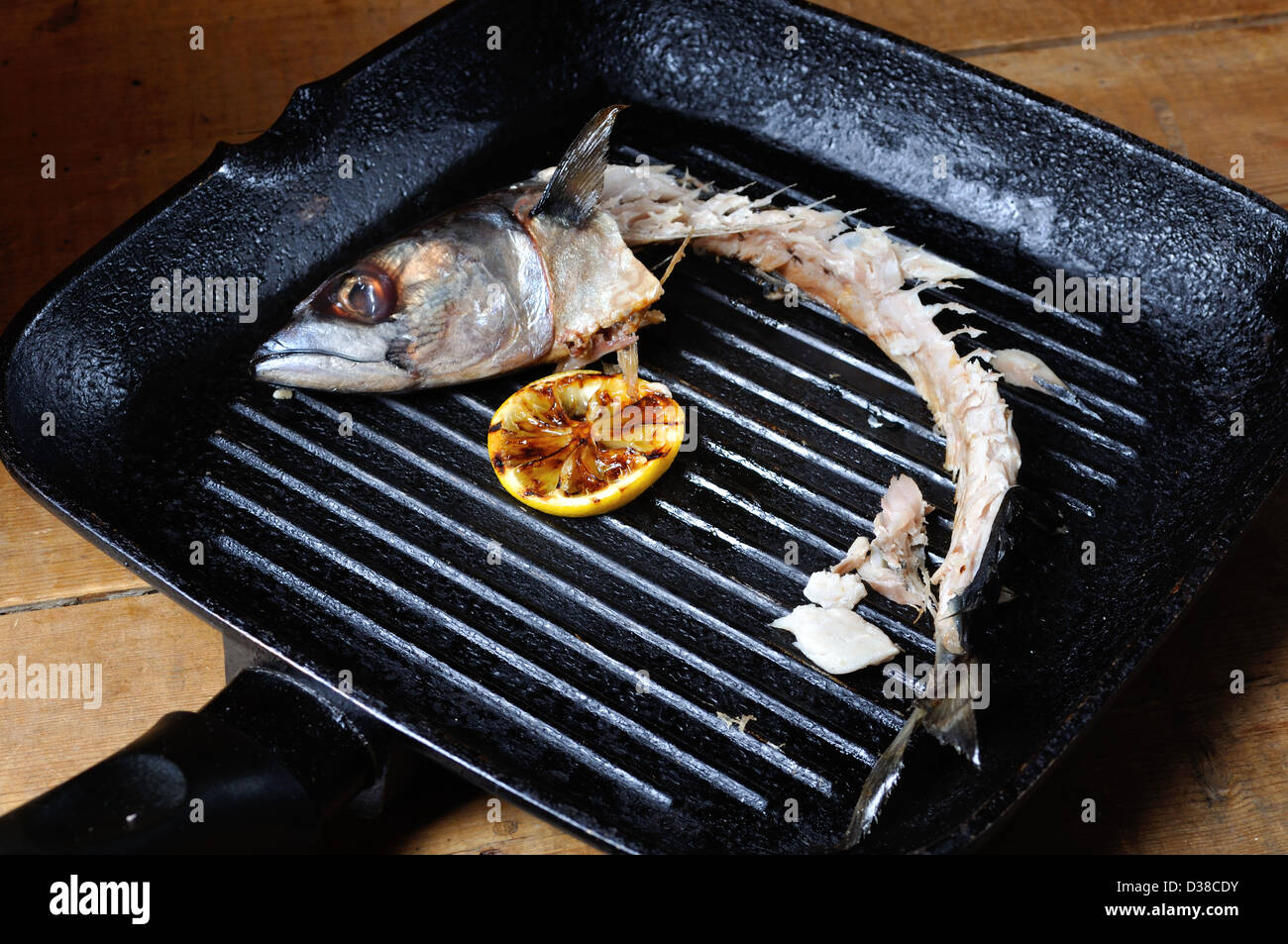 Fried Fish Bones High Resolution Stock Photography and Images - Alamy