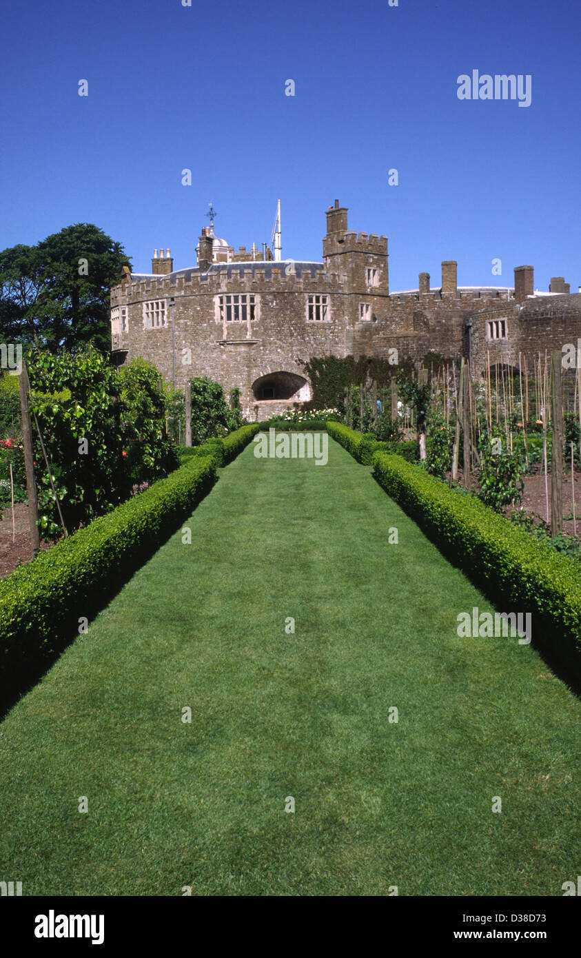 Deal castle battlements deal castle hi-res stock photography and images ...