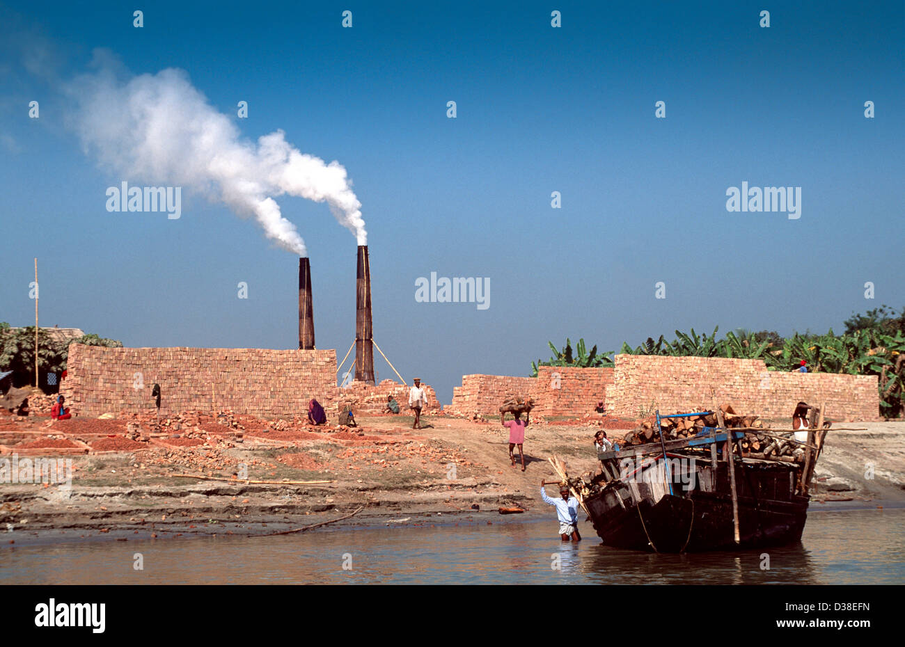 Brickmaking hi-res stock photography and images - Alamy