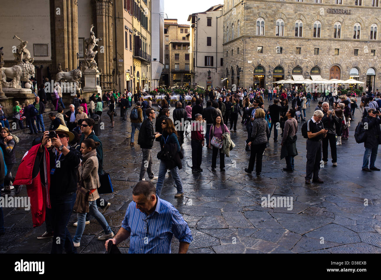Crowds in Piazza della Signoria in Florence, Italy Stock Photo - Alamy
