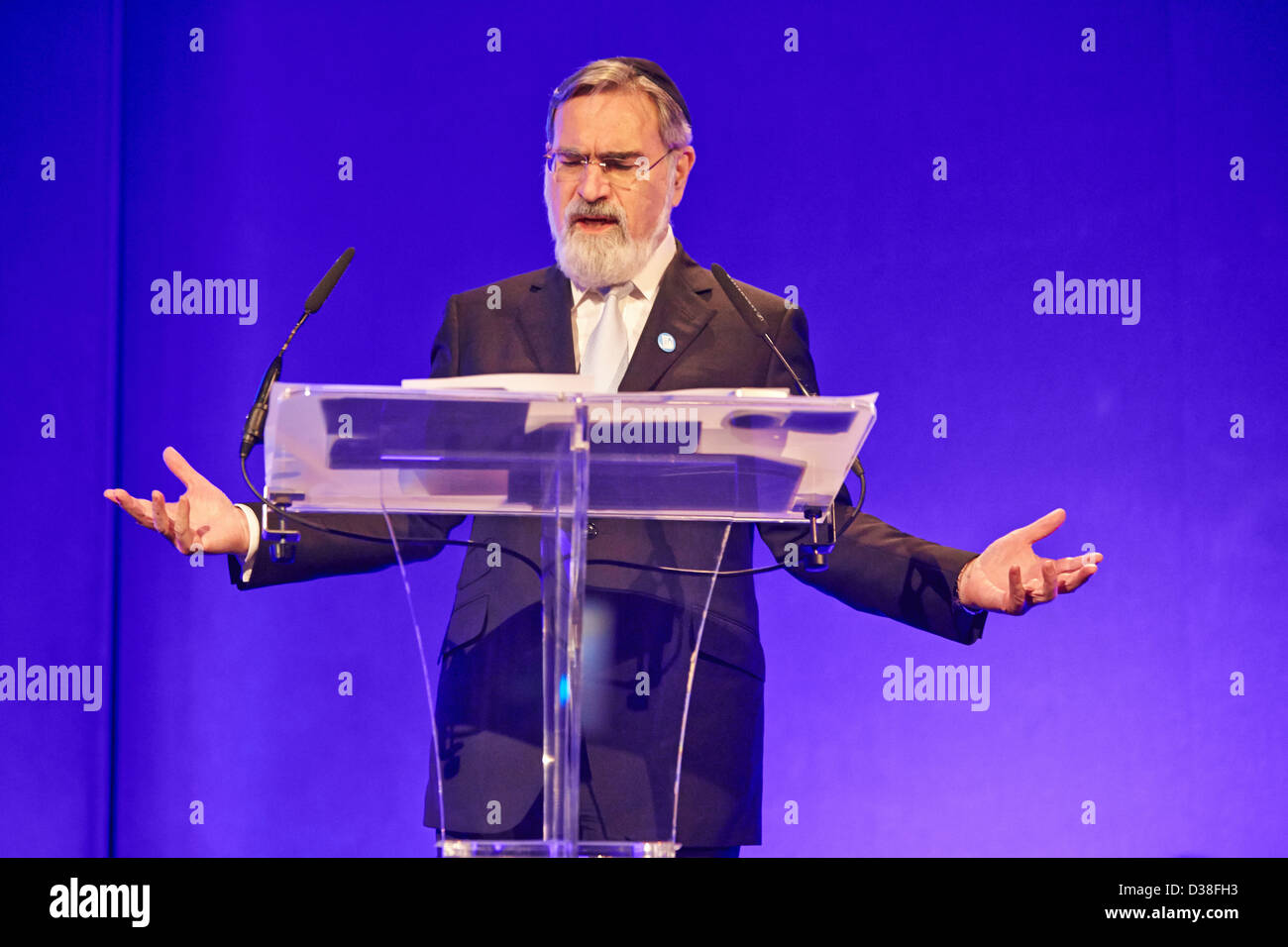 Jonathan sacks chief rabbi hi-res stock photography and images - Alamy