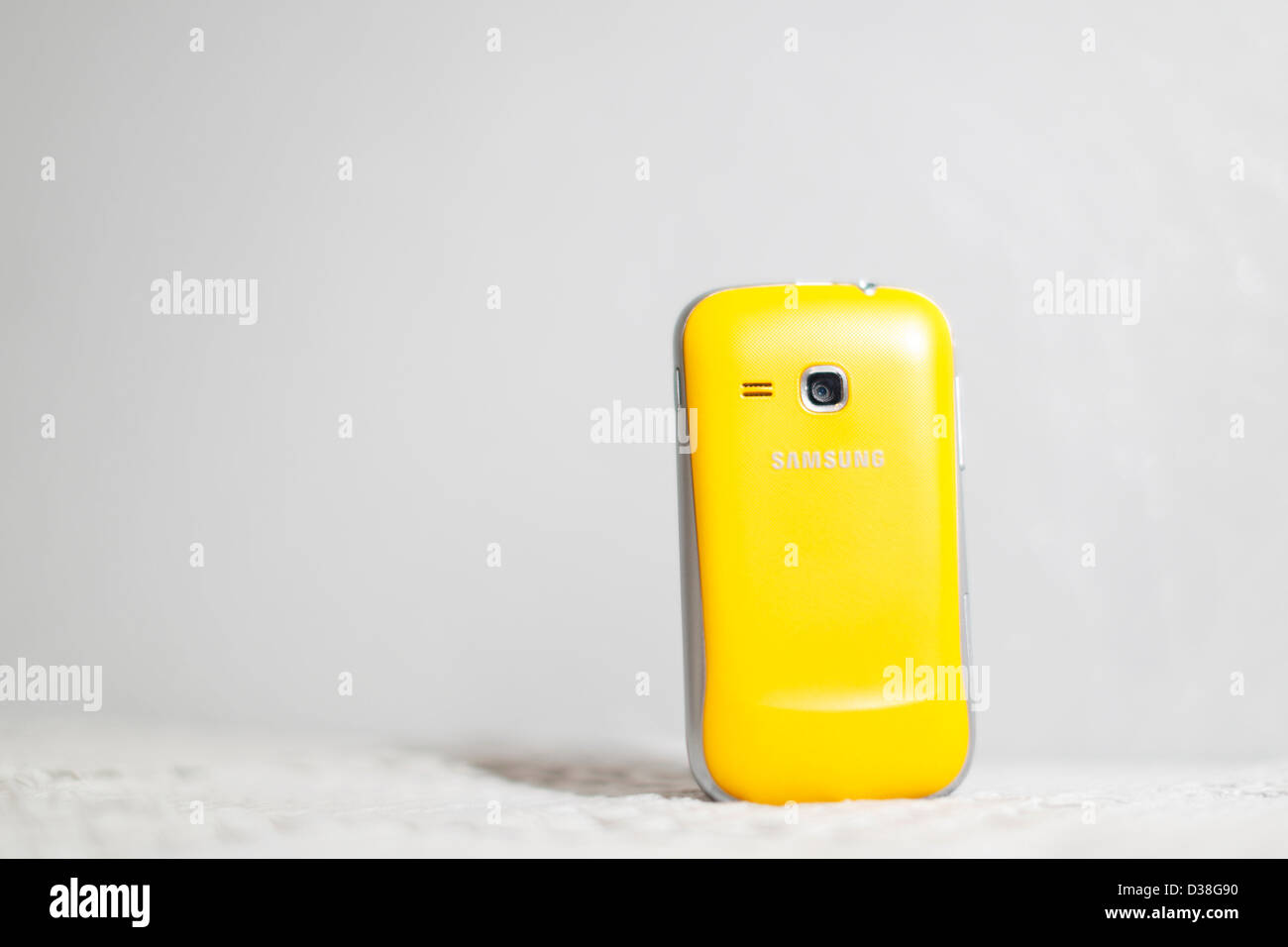 A yellow Samsung mobile phone Stock Photo - Alamy