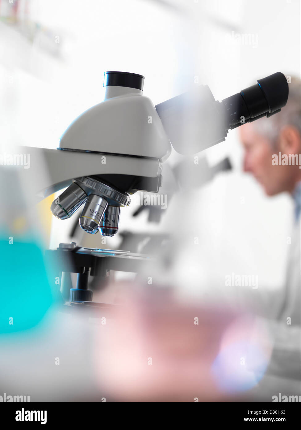 Focusing microscope hi-res stock photography and images - Alamy