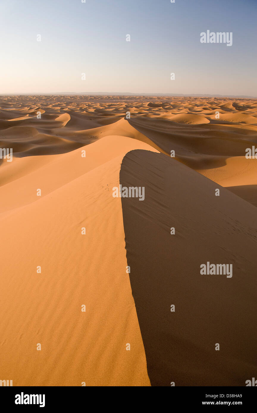 Shadows on sand dunes in desert Stock Photo - Alamy