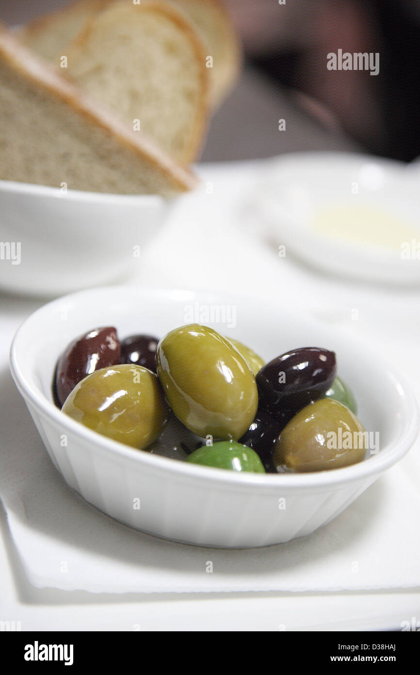 A bowl of mixed olives Stock Photo - Alamy