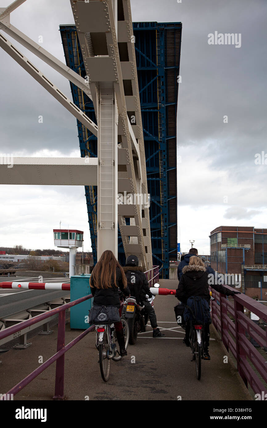 Opened bascule bridge hi-res stock photography and images - Alamy