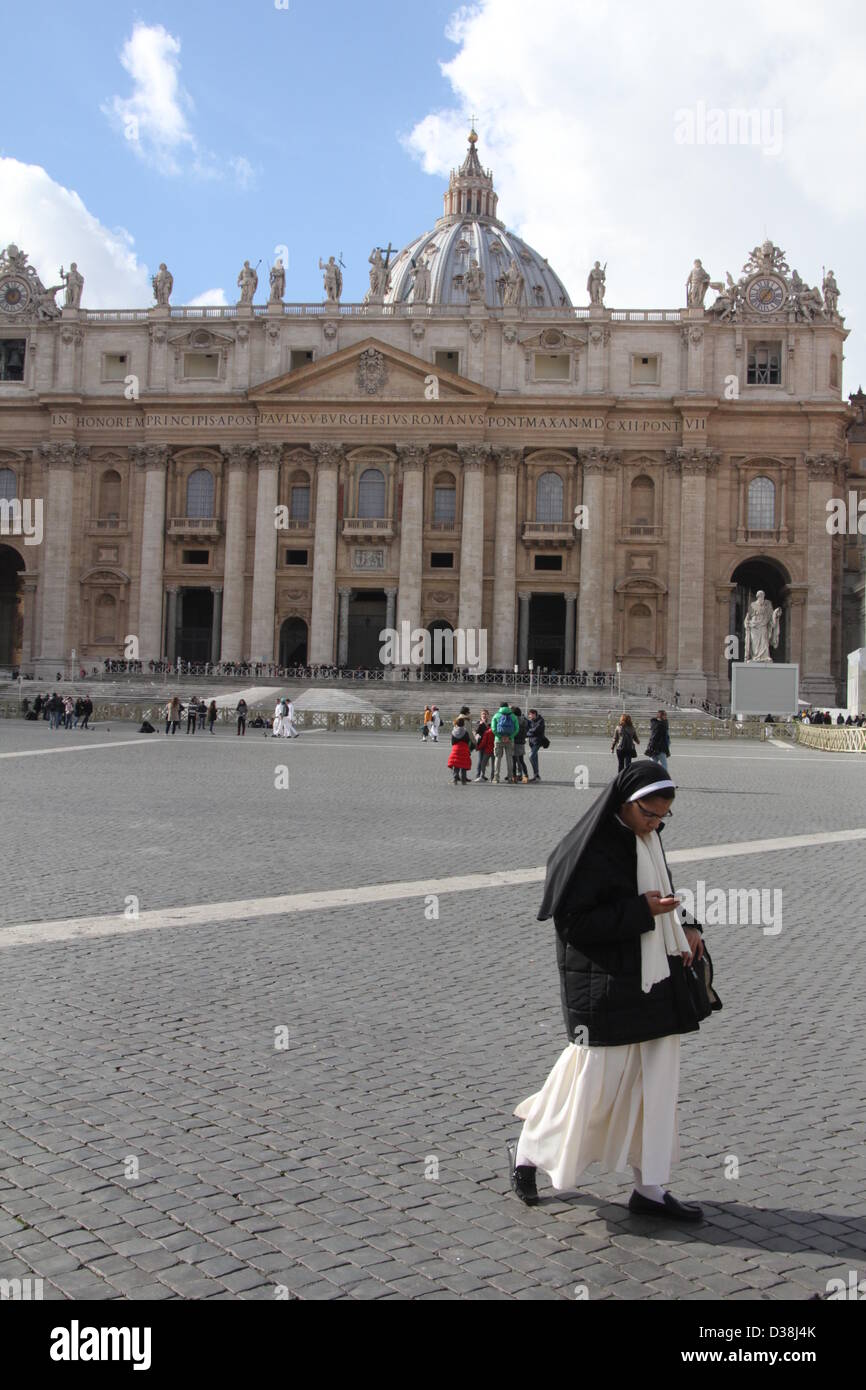 12 Feb 2013 The world's media at the Vatican City, Rome following the ...