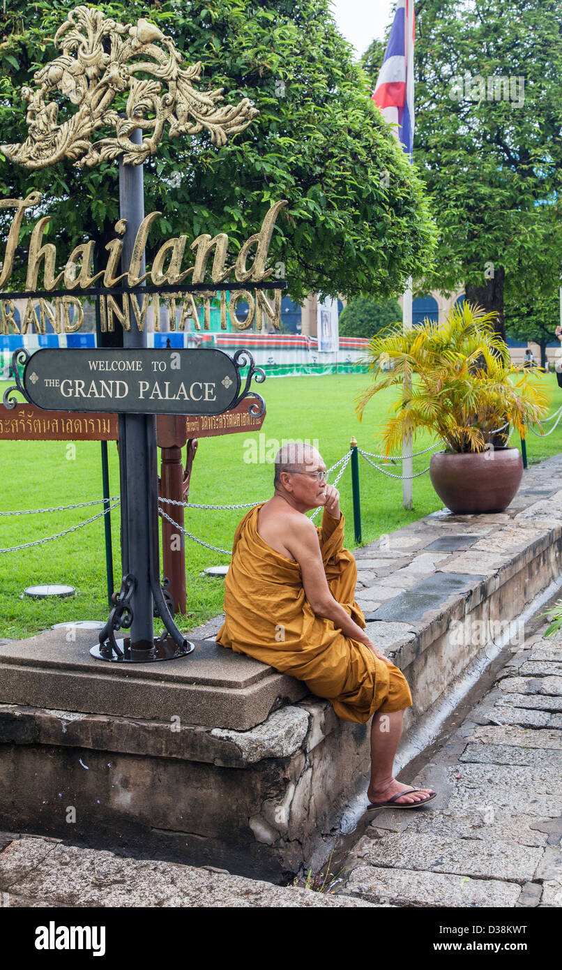 Robed monk at the Grand Palace Bangkok Thailand Stock Photo - Alamy