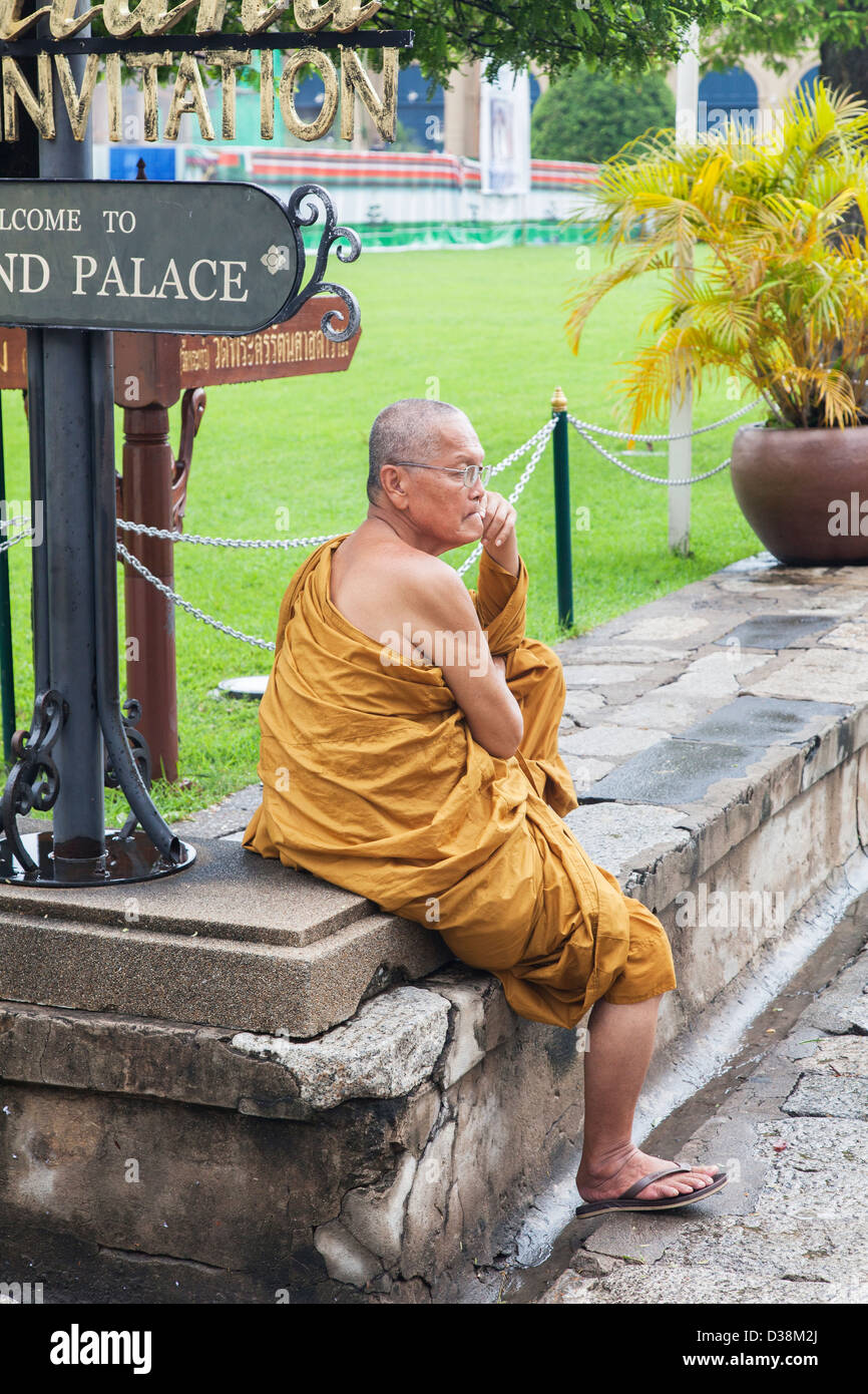Robed monk at the Grand Palace Bangkok Thailand Stock Photo - Alamy