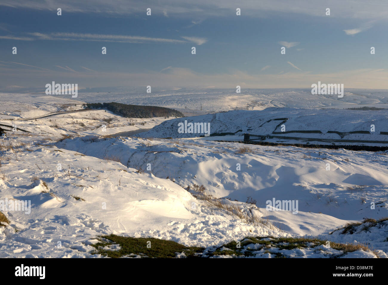 Deep snow drifts winter yorkshire hi-res stock photography and images ...