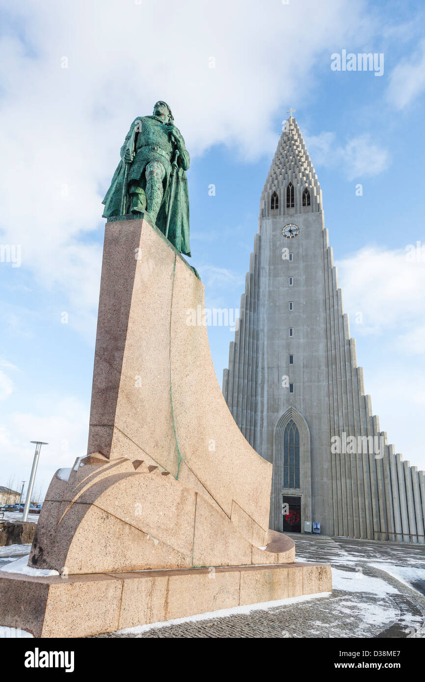 Hallgrimskirkja, Reykjavik, Iceland in winter with statue of Leif ...
