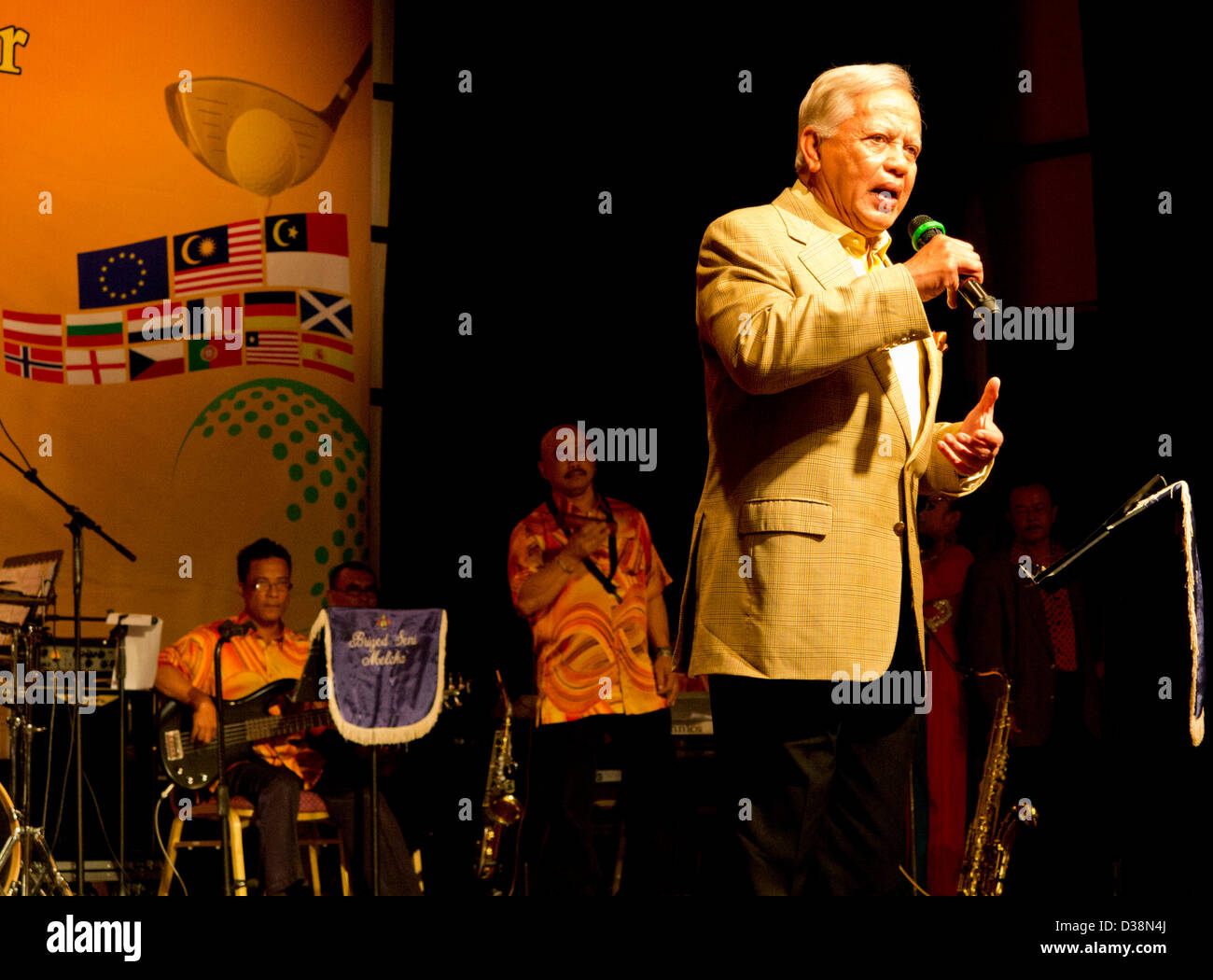 Governor of Melaka, Tun Datuk Seri Utama Mohd khalil Bn Yaakob sings "I ...