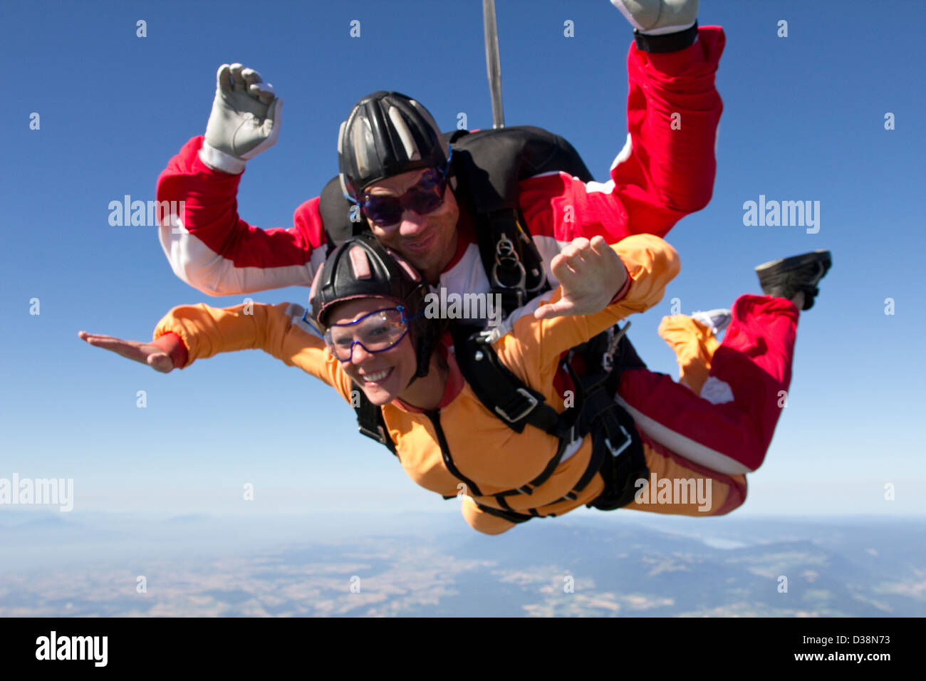 Couple tandem skydiving hi-res stock photography and images - Alamy