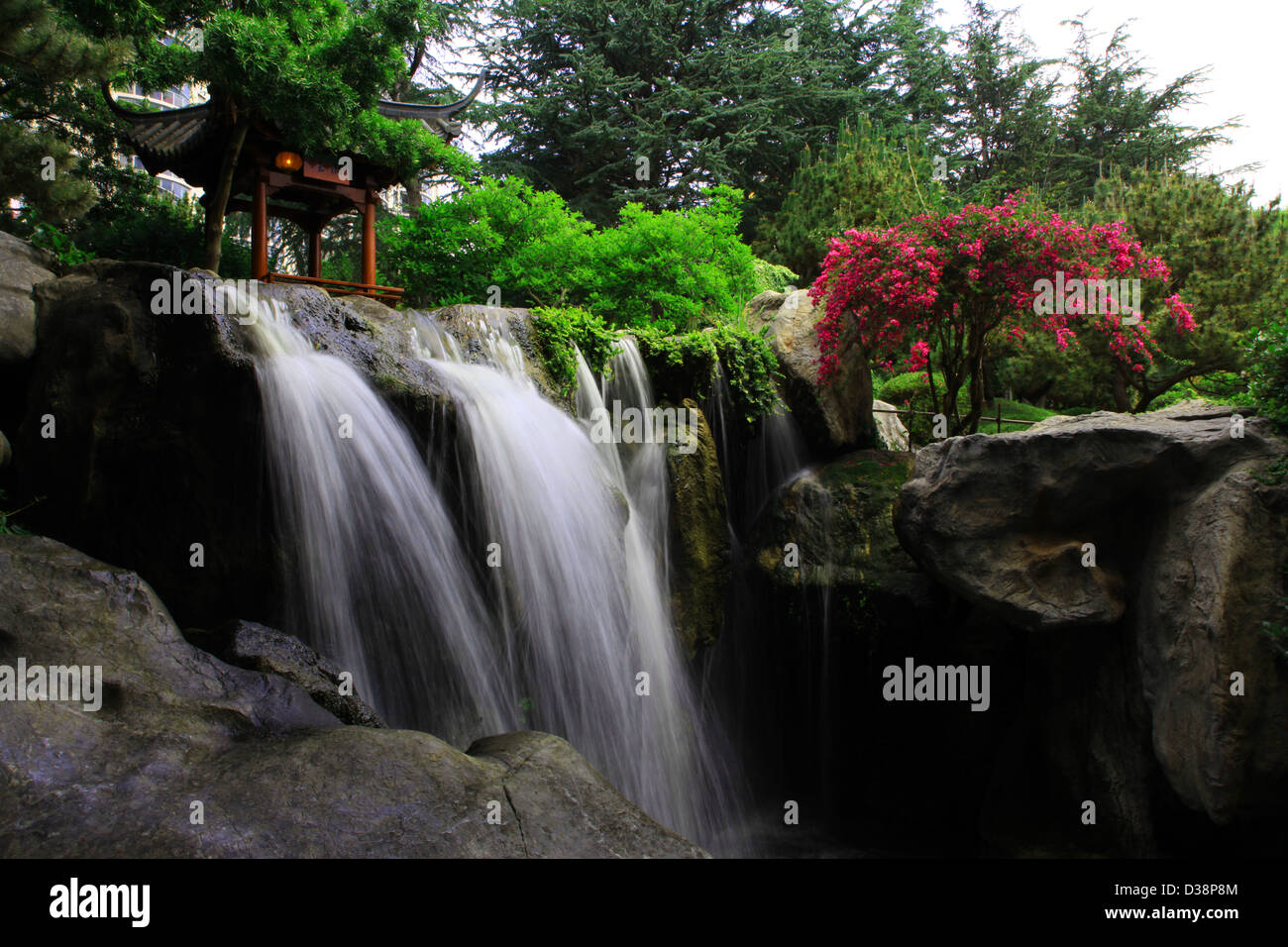 Traditional chinese garden hi-res stock photography and images - Alamy