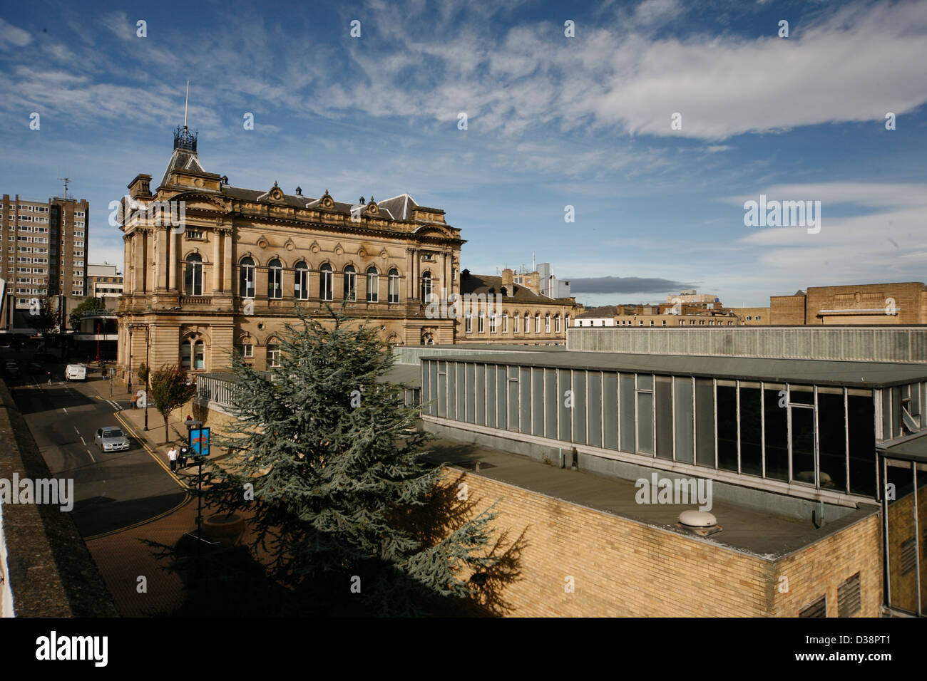 Huddersfield Town Hall from the Queensgate Multistorey carpark Stock ...