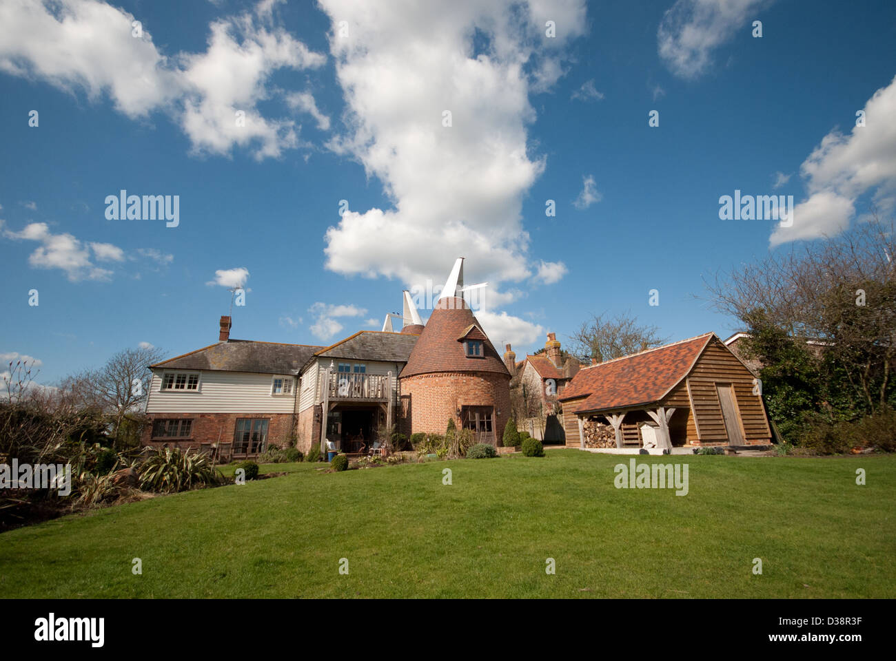 Oast house oasthouse hi-res stock photography and images - Alamy