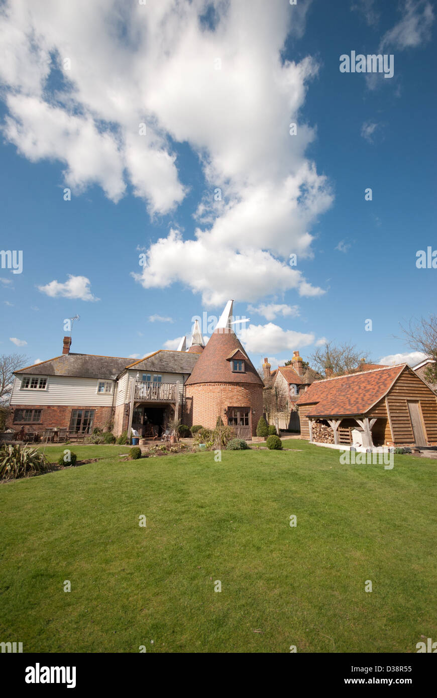 Oast house oasthouse hi-res stock photography and images - Alamy