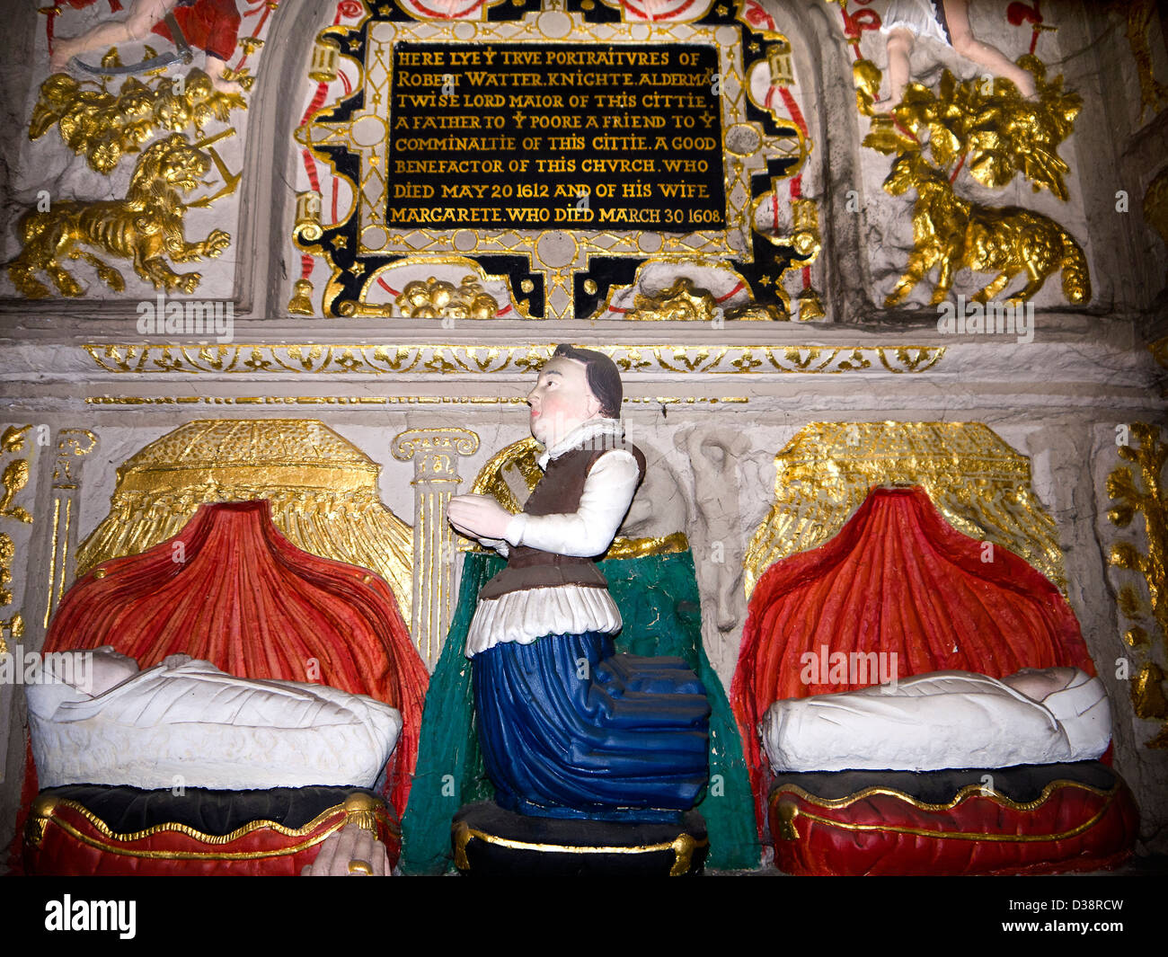 Memorial Figures on Elizabethan Tomb in Church in York England Stock ...