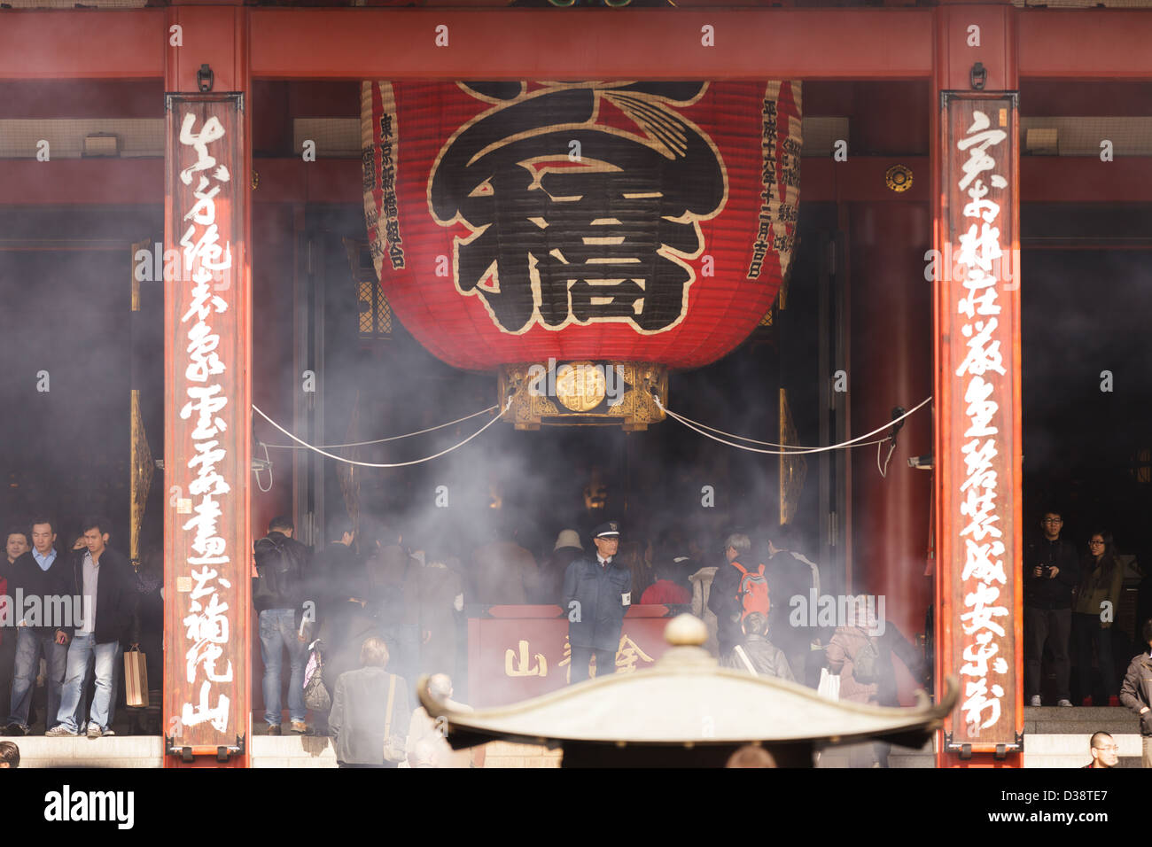 Japanese people praying at the Senso-ji temple, Tokyo, Japan Stock ...