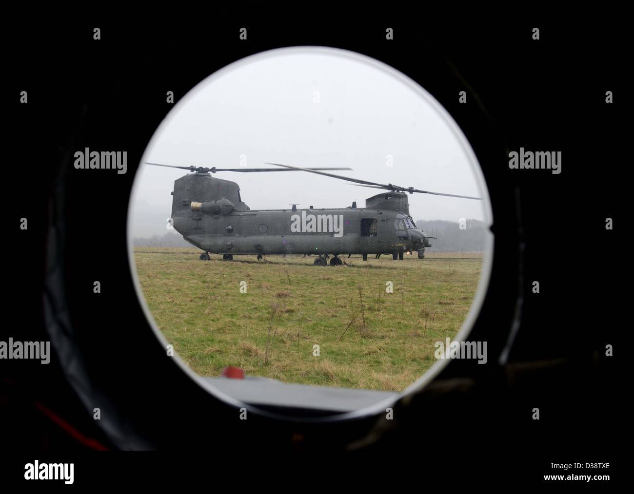 Military helicopter chinook hi-res stock photography and images - Alamy
