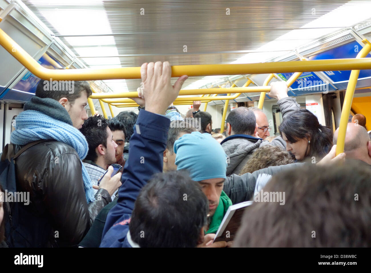 Crowded people hi-res stock photography and images - Alamy