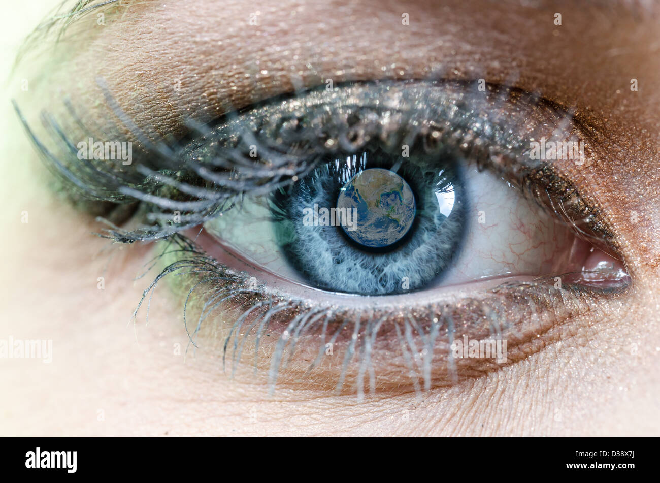 Human eye with planet earth hi-res stock photography and images - Alamy