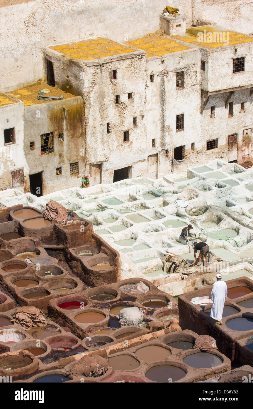 Men working in outdoor tannery hi-res stock photography and images - Alamy