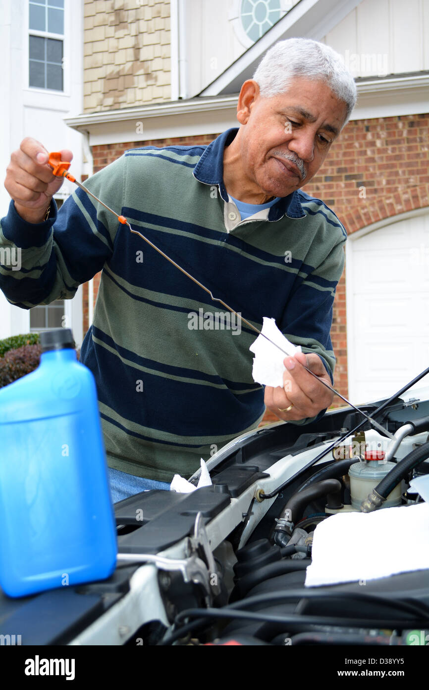 Mechanic working on car in driveway hi-res stock photography and images ...