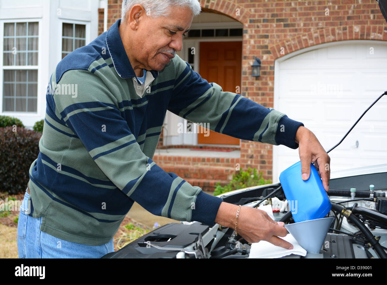 Mechanic working on car in driveway hi-res stock photography and images ...