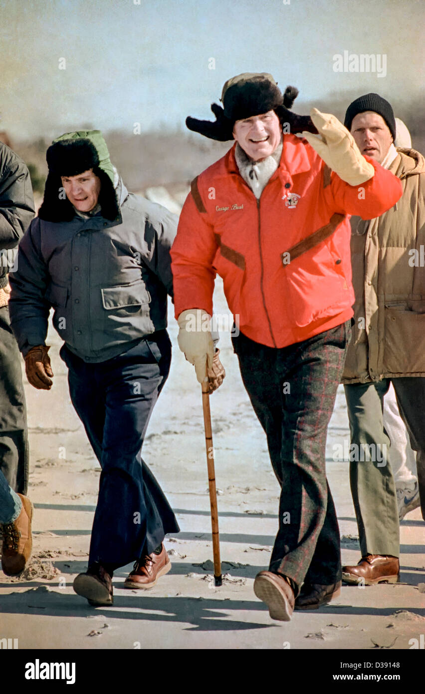 George hw bush 1993 hi-res stock photography and images - Alamy