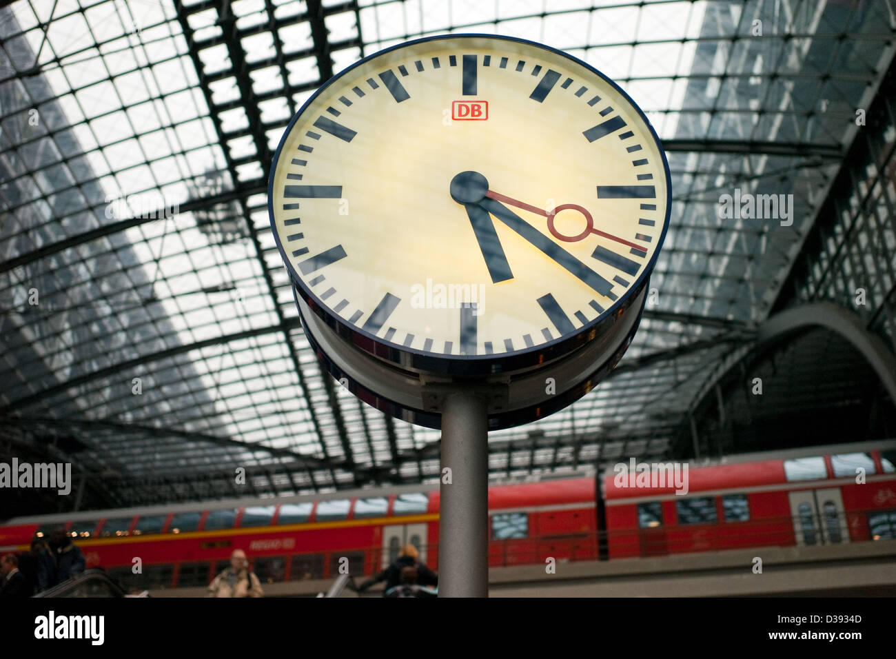 Deutsche Bahn Railway Station Clock Stock Photos & Deutsche Bahn ...