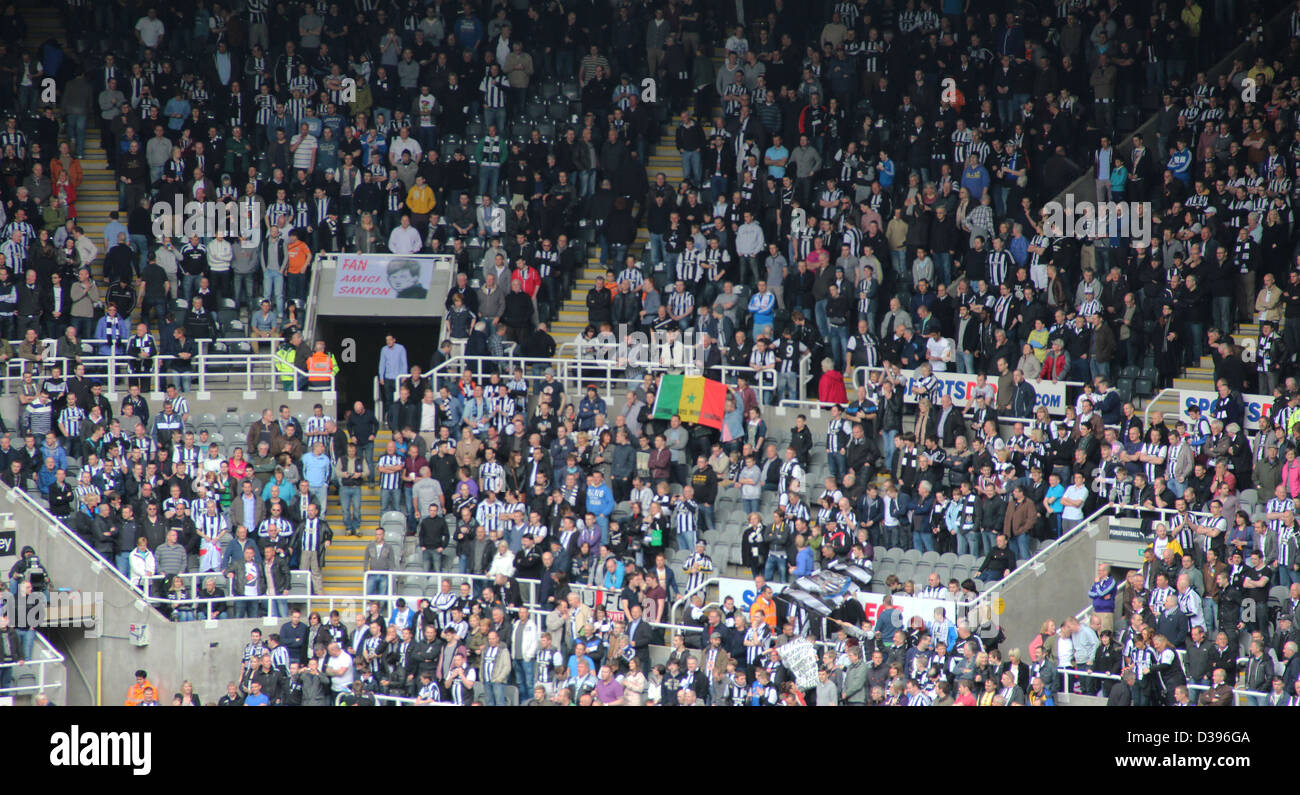 Newcastle united fans hi-res stock photography and images - Alamy