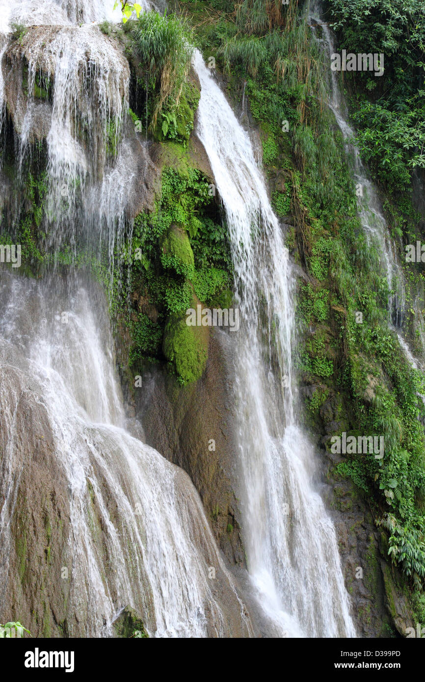 Beautiful waterfall rain forest hawaii hi-res stock photography and ...