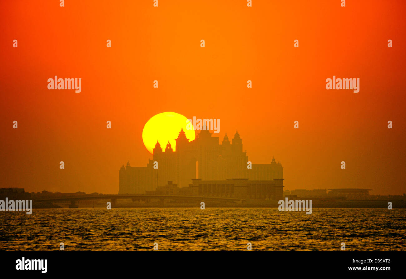 World palm jumeirah hi-res stock photography and images - Alamy