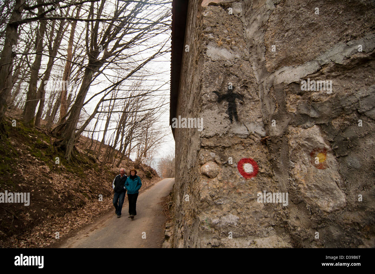 Walking path symbol Stock Photo - Alamy