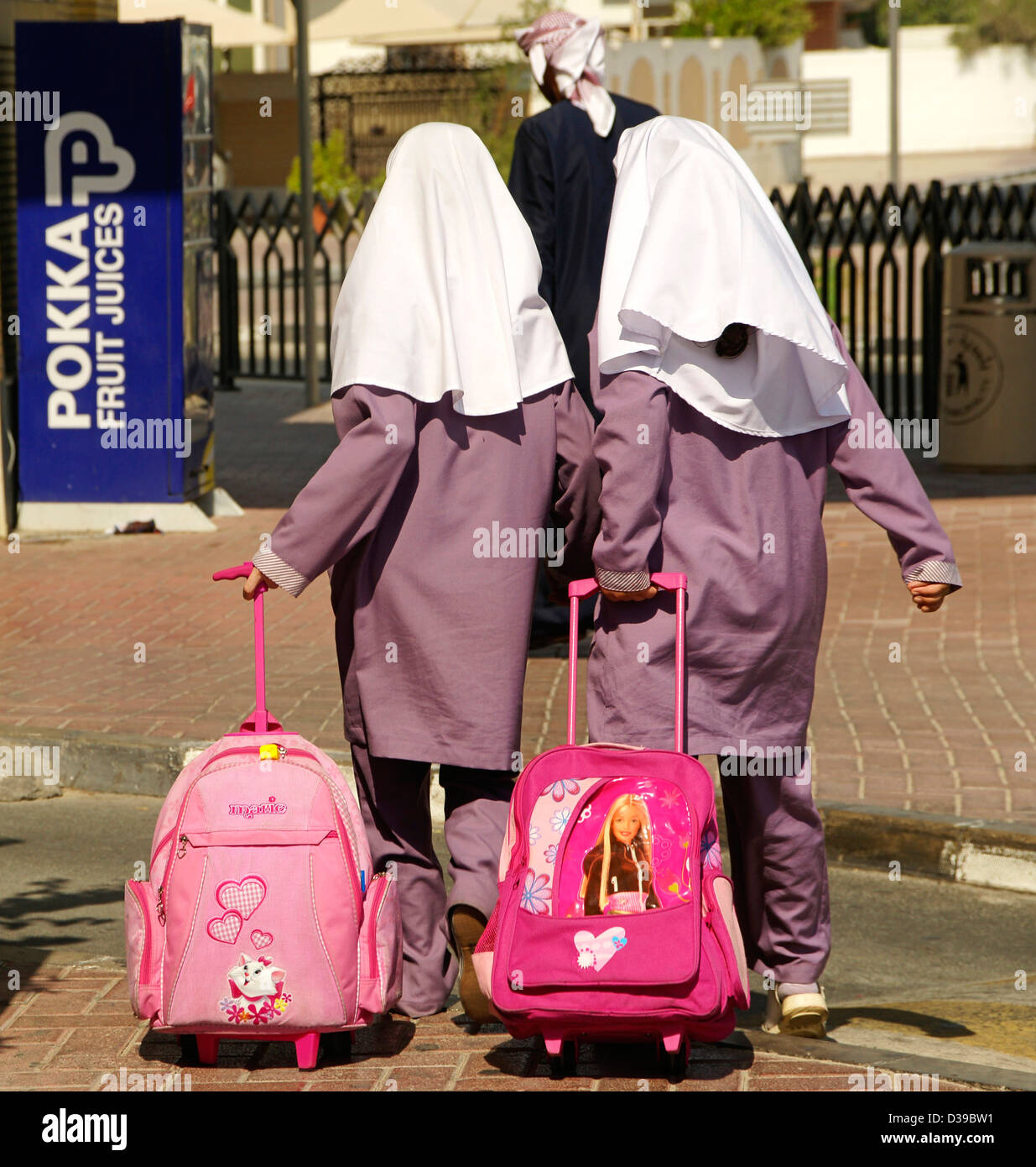 Girls dubai hi-res stock photography and images - Alamy